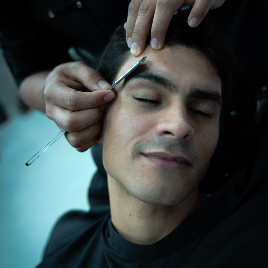Corte y Perfilado de Cejas – HUDSON THE BARBERSHOP